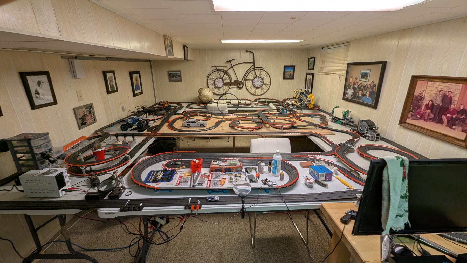 Crazy HUGE HO layout - HO Racing - Slotblog